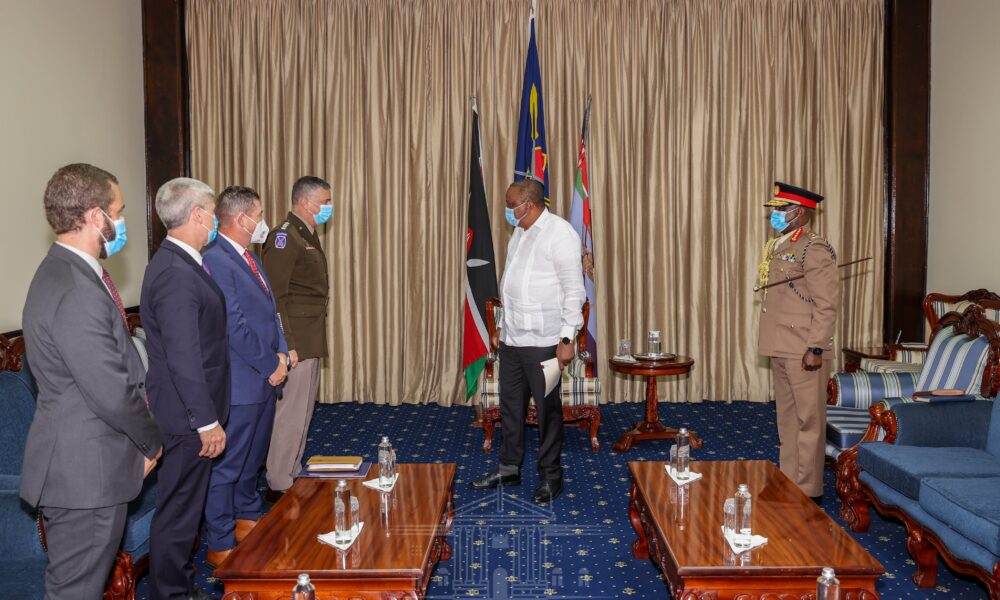 Uhuru Meets U.S. Commander In Nairobi - Kenya Insights