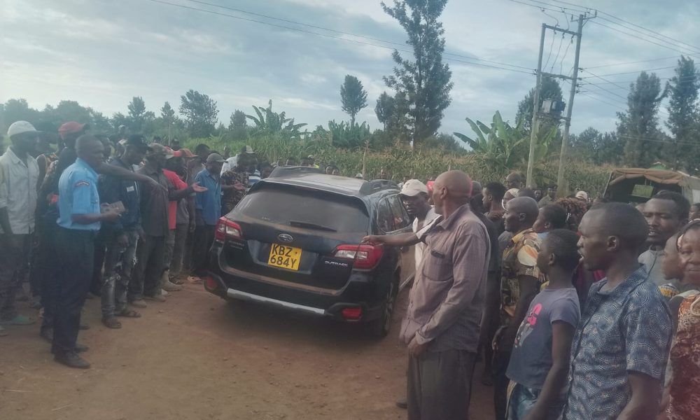 Angry Mob Blocks DCI Arrest - Kenya Insights